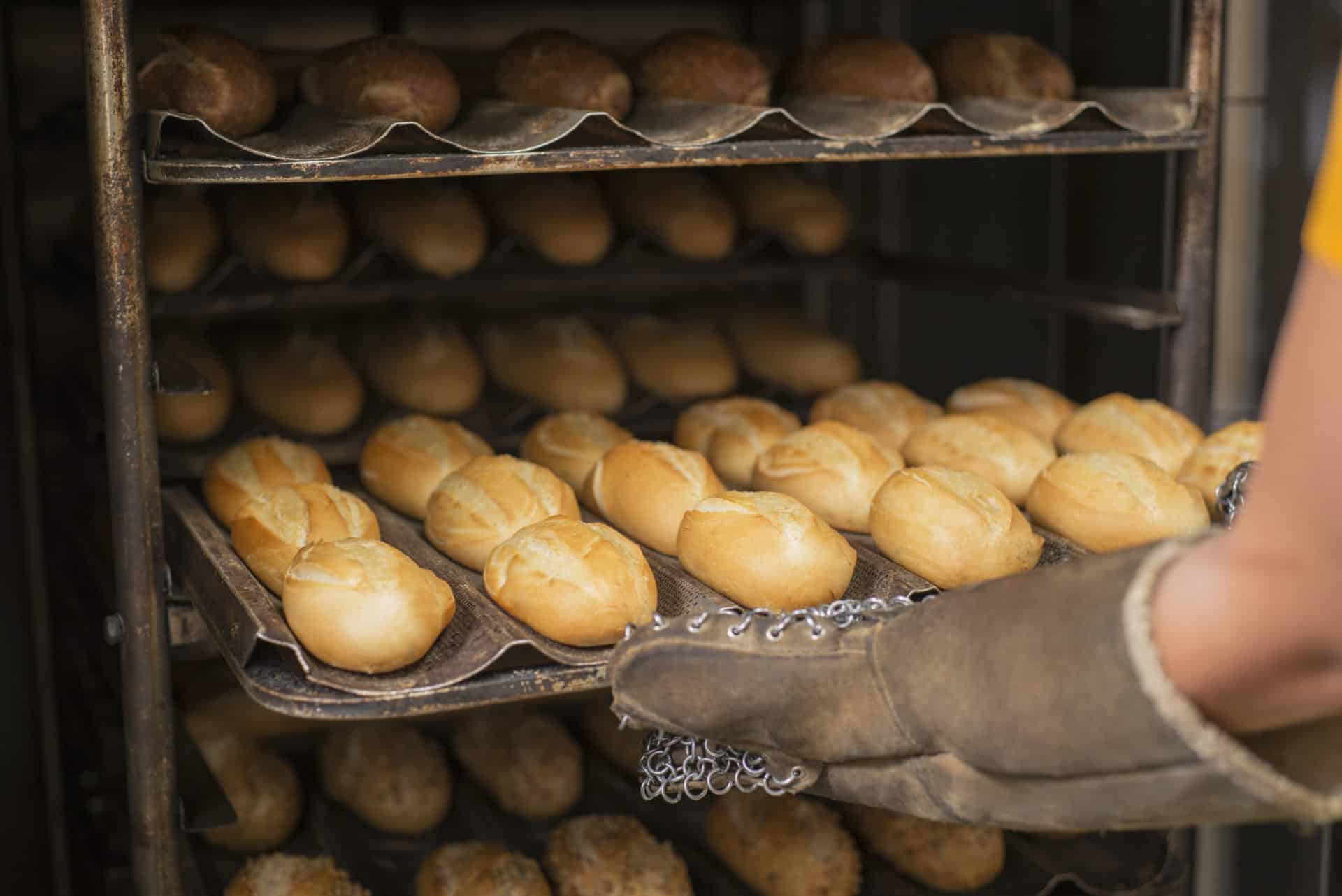 Panaderías en crisis: el pan resiste, pero la industria se achica - TOP FM